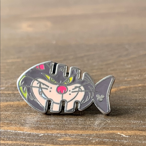 Disney | Jewelry | Disney Pin Trading Lucifer Cinderella Fish Cat ...